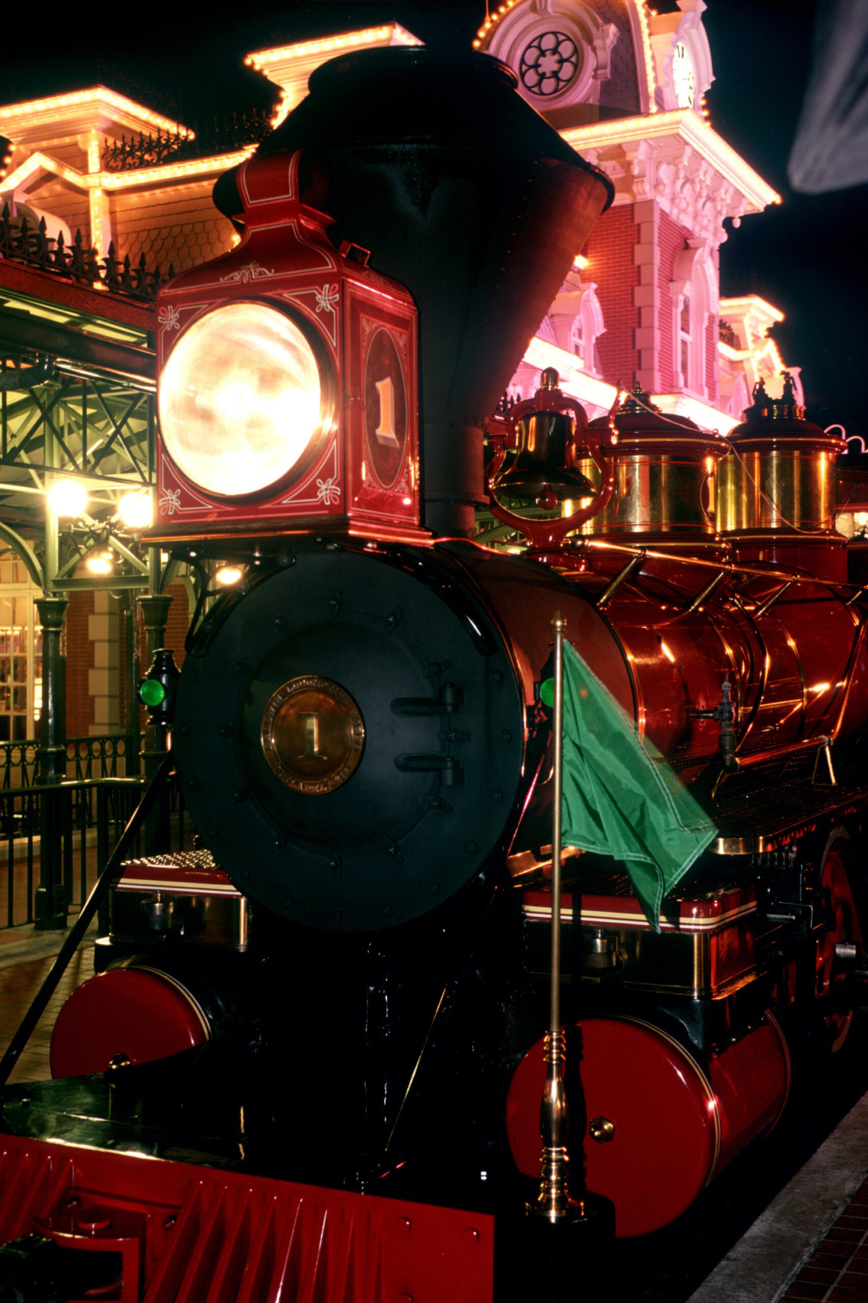 Ab 21. Juli auf Disney+: „Behind the Attraction“ - Das Making of der ...